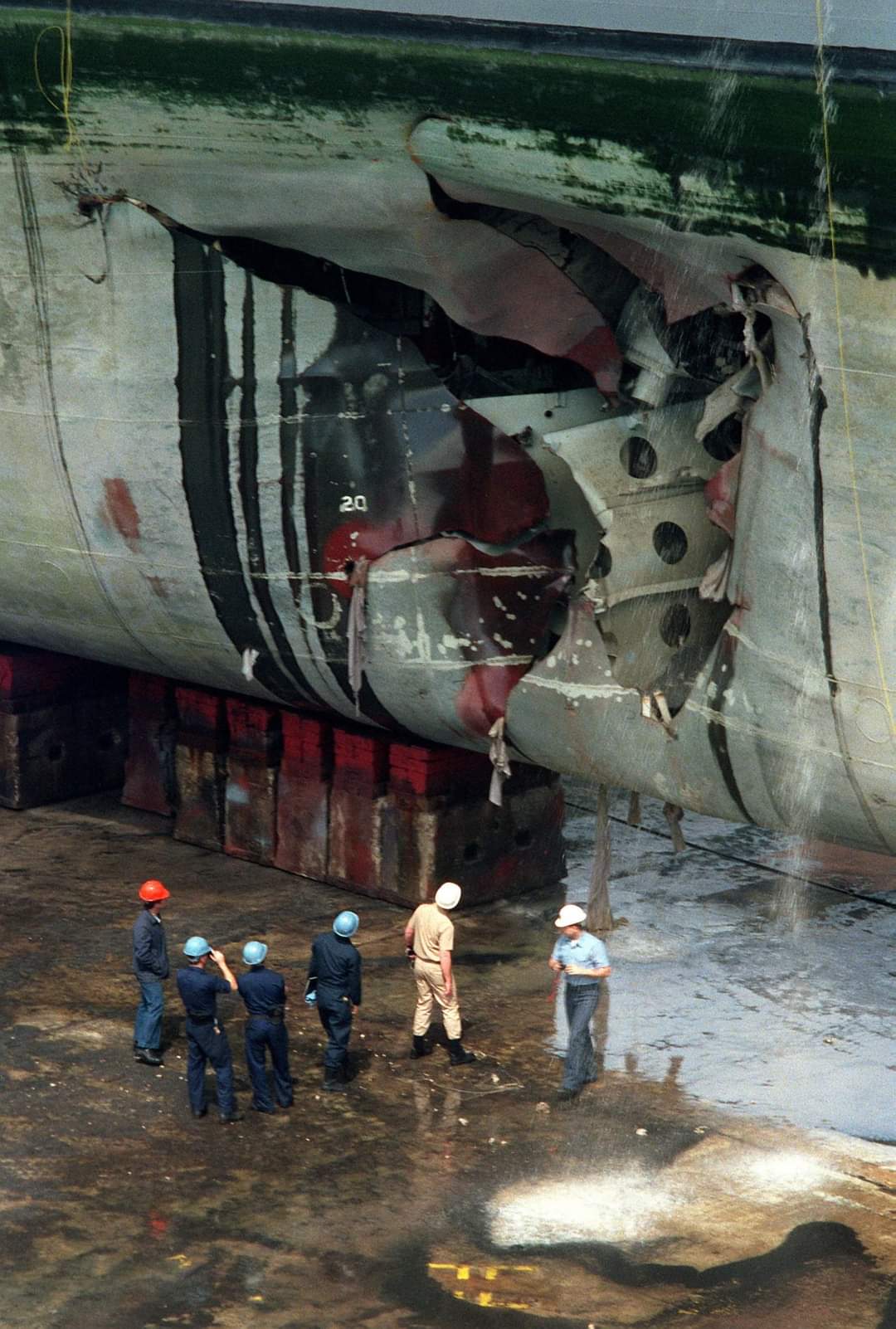 Ancaman Periuk Api Pada Perang Teluk Pertama, USS Tripoli dan USS ...