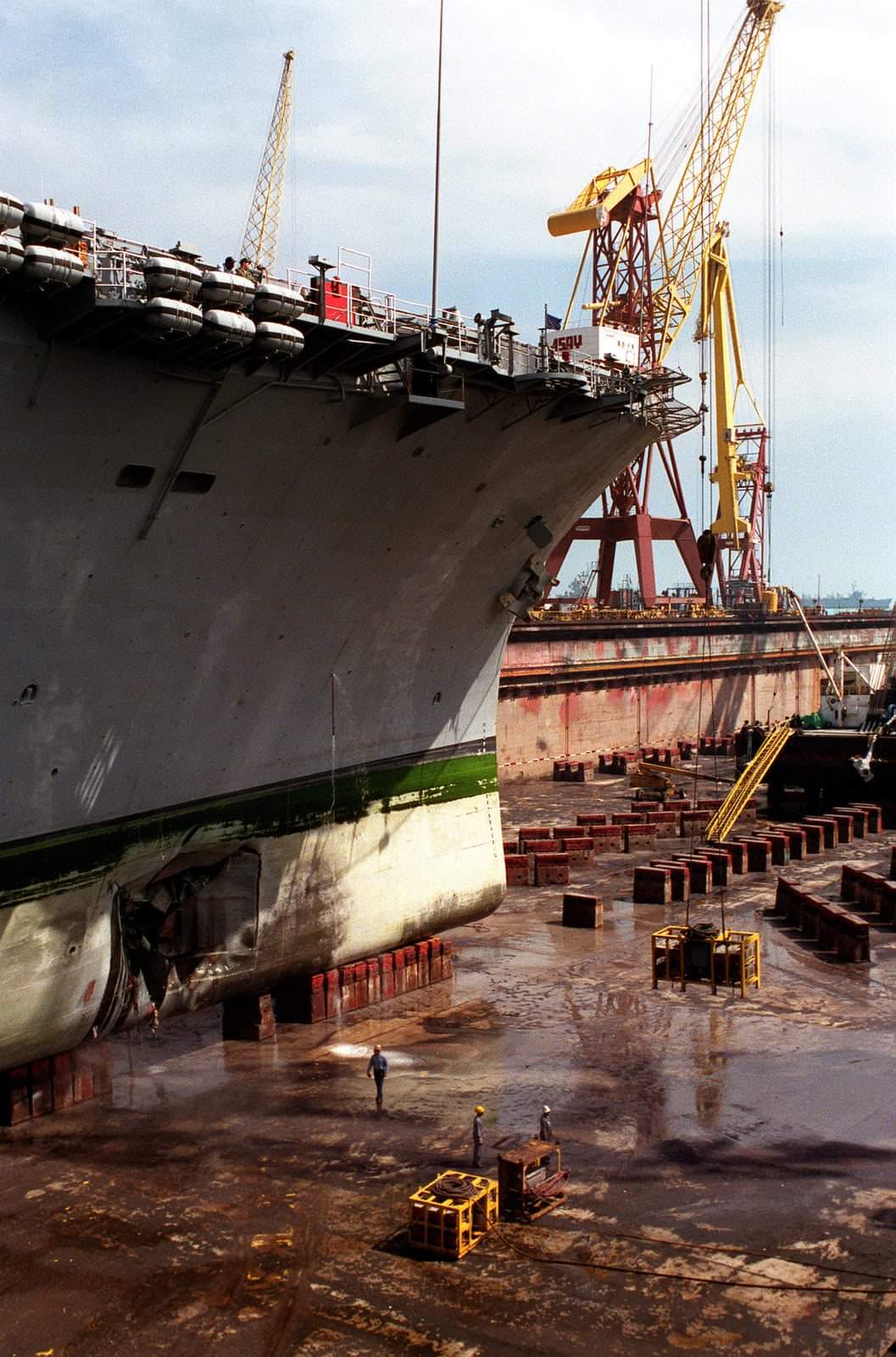 Ancaman Periuk Api Pada Perang Teluk Pertama, USS Tripoli dan USS ...