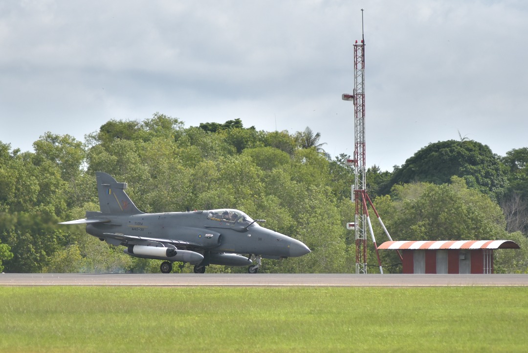 Labuan "Bergegar" Dengan Deruman Kuat Enjin Pesawat-Pesawat Pejuang ...