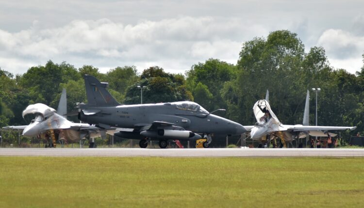 Pesawat Hawk TUDM Terhempas Di Butterworth, Seorang Terkorban - Defence ...