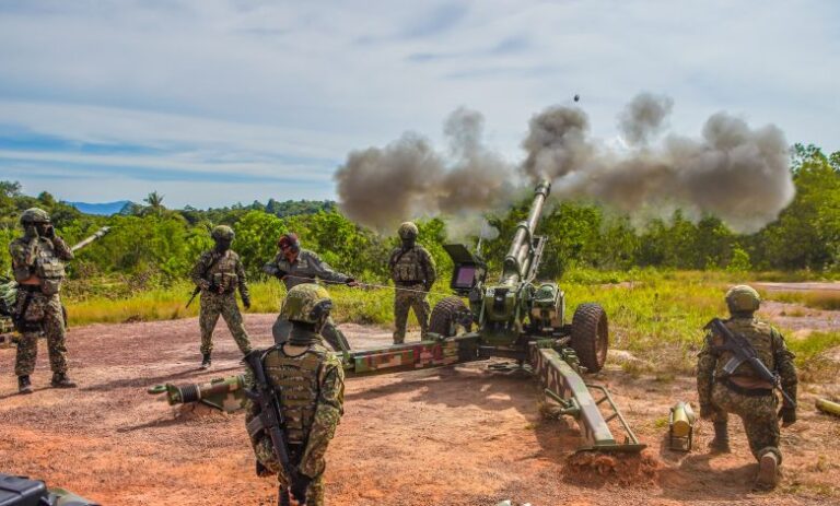 Meriam 105mm "Pack Howitzer" Tulang Belakang Artileri Tentera Darat ...
