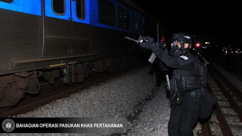 Komando ATM Selamat Tebusan Keretapi Menerusi Eks "Black Snake ...