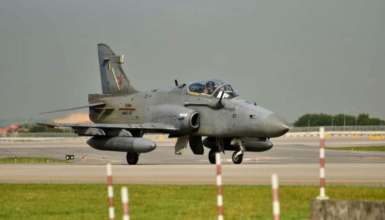 Dua Hawk 200 TUDM Lakukan Pendaratan Pangkalan Udara Changi - Defence ...