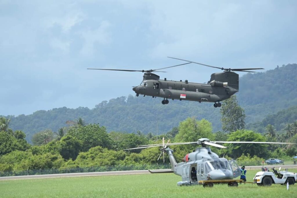 Helikopter Tempur Apache, Pengangkut Chinook Pula Tiba Di Langkawi ...