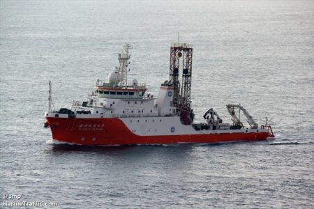 Sebuah Lagi Kapal TLDM, KD Rencong Dikerah Untuk "Shadow" Aktiviti ...