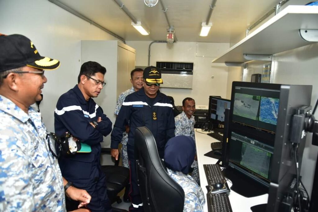 Panglima Angkatan Tentera Menyelam Bersama Kapal Selam TLDM di ...