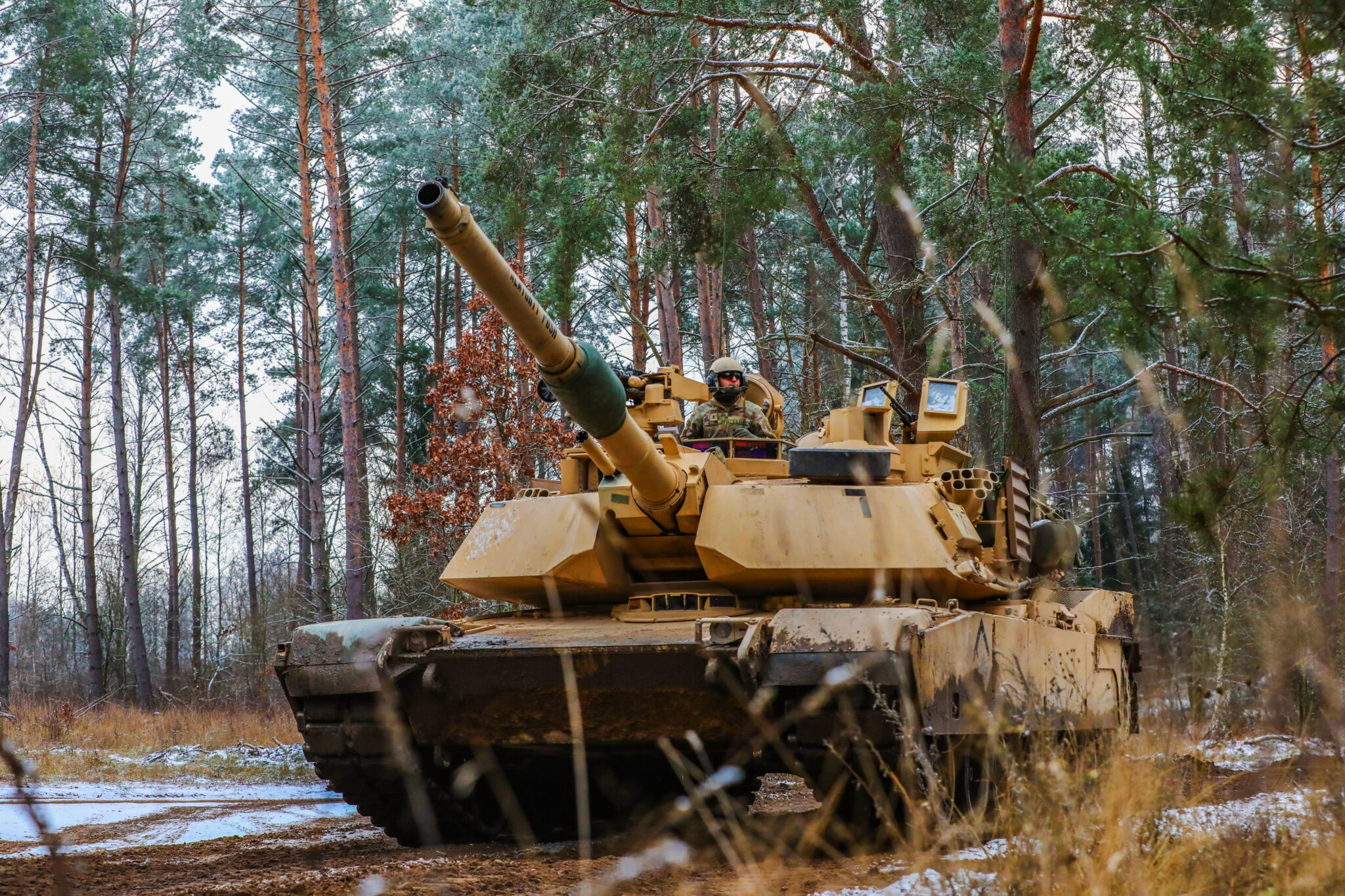"Who" Actually Operates US-Made Abrams Tanks in Ukraine? - Defence ...