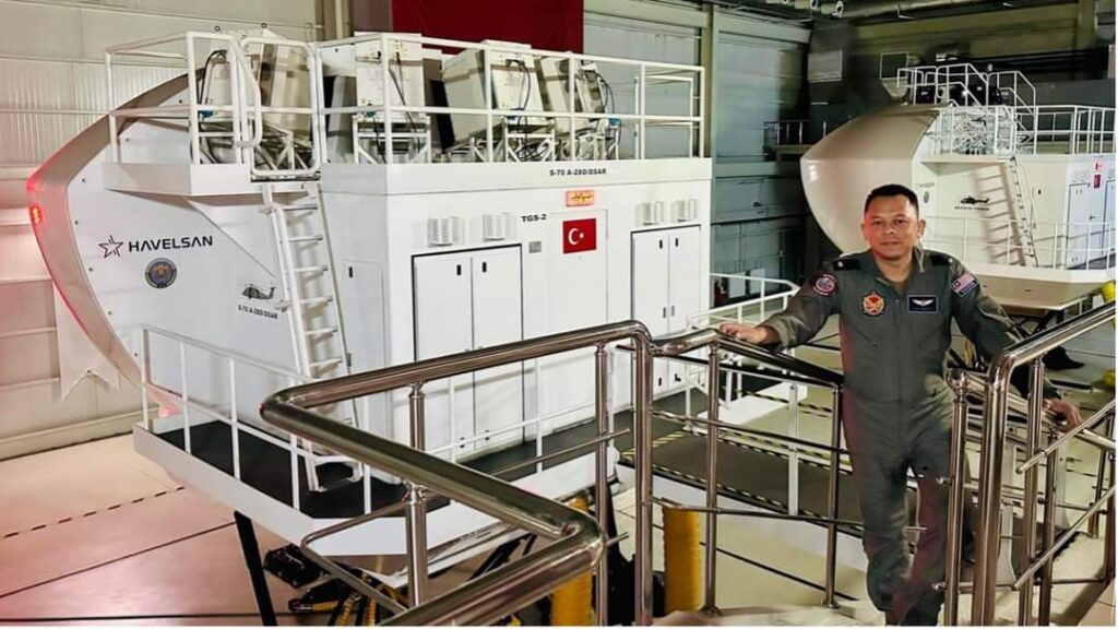 Malaysian Army Aviation's Pilot Undergoes Blackhawk Simulator Training ...