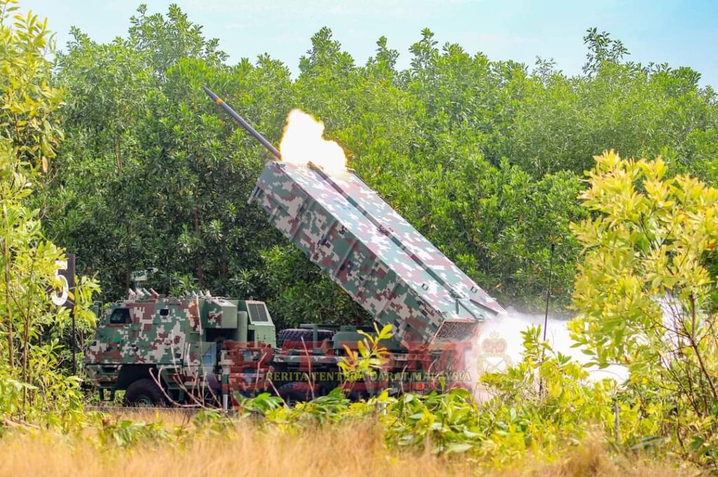 Malaysian Army Fires "ASTROS II" MLRS During Exercise Lembing Sakti ...