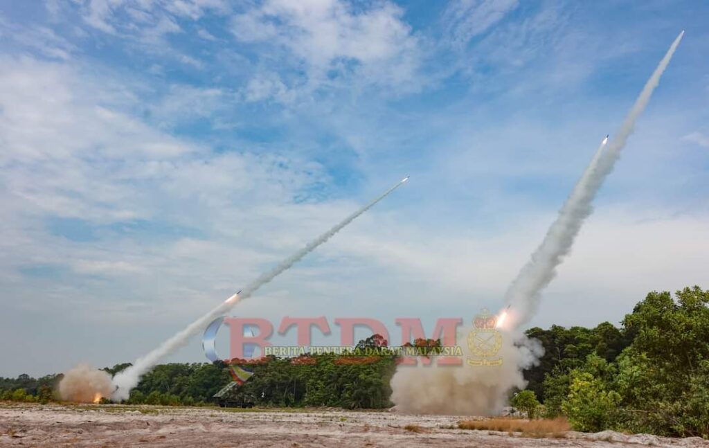 Malaysian Army Fires "ASTROS II" MLRS During Exercise Lembing Sakti ...