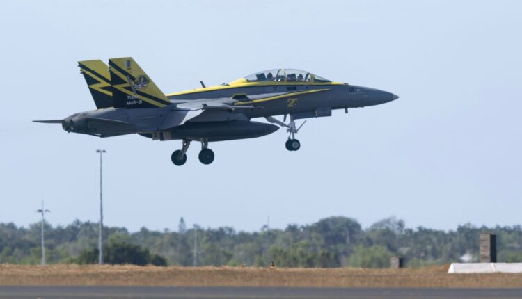 RMAF F/A-18D Hornet Engine Catches Fire During Take-Off - Defence ...