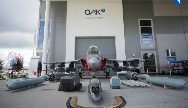 Russia's Yakovlev Unveiled Yak-130M Aircraft For The First time At ARMY ...