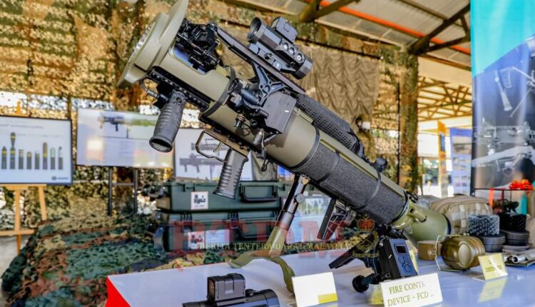 (VIDEO) Malaysian Army Receives 110 Units of 84mm Carl Gustaf M4 ...