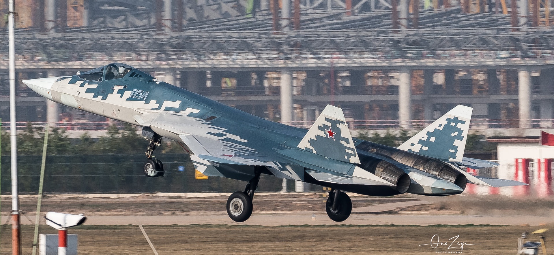 For the First Time, Russia's Fifth-Generation Su-57 Fighter Jet Arrives ...