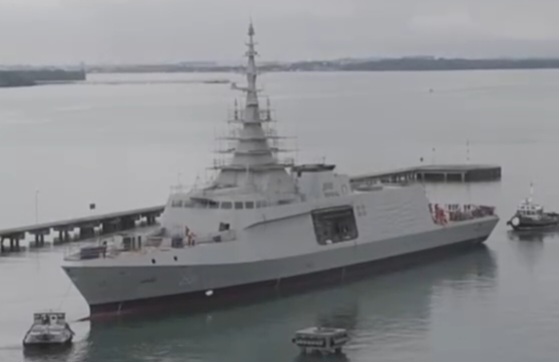 Malaysian Navy Littoral Combat Ship 1 "Maharaja Lela" Nears Harbour ...