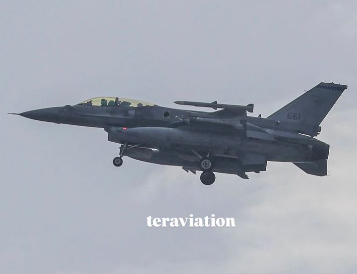 Singapore’s F-16D+ Fighter Jet Spotted Carrying Python-5 Air-to-Air ...