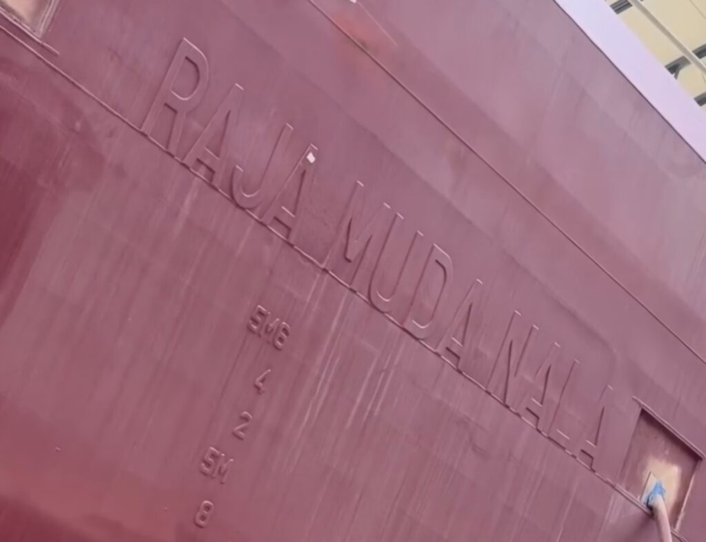 (VIDEO) RMN’s LCS 2 Completes First Stage of Painting Process - Defence ...