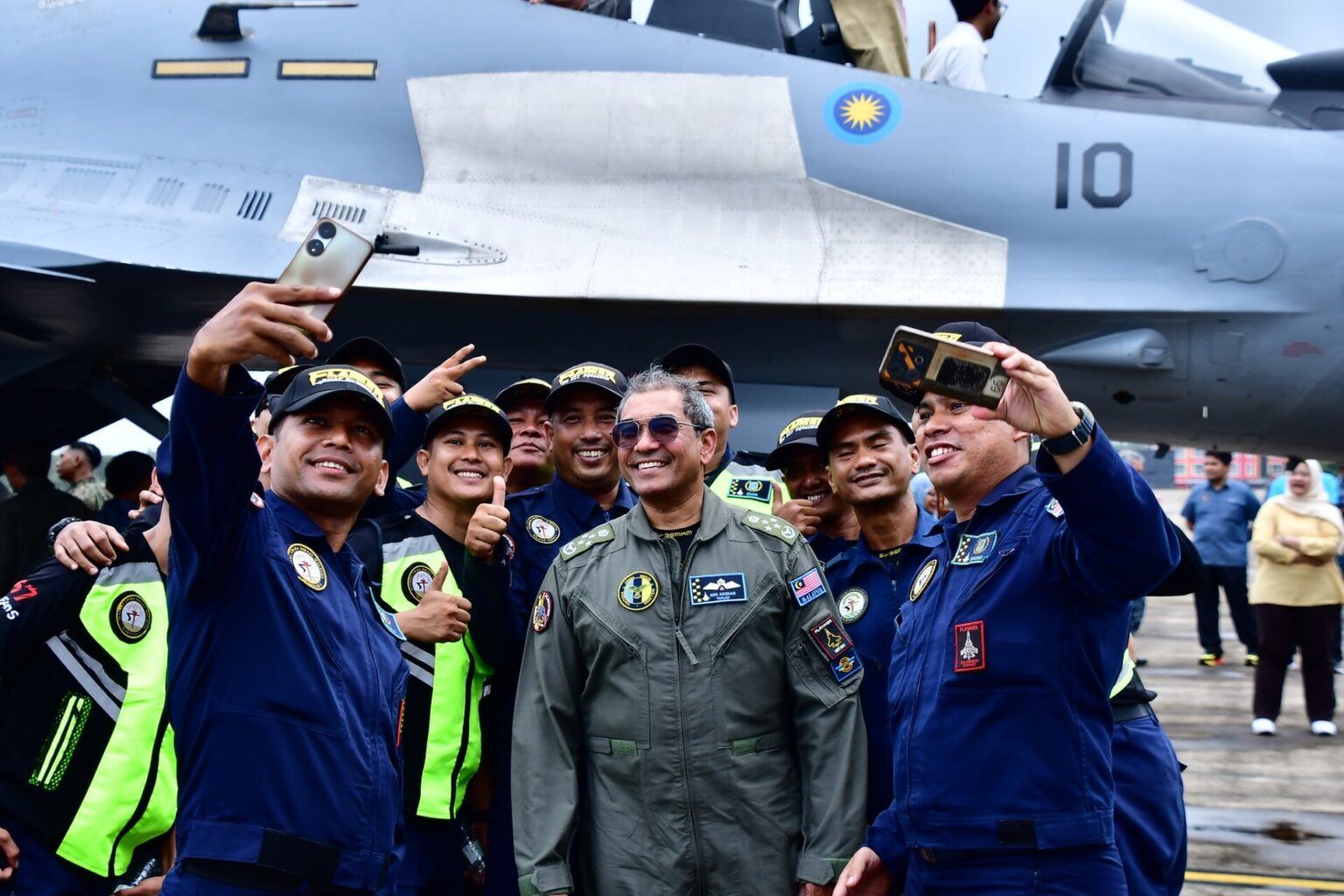 RMAF Chief Pilots Su-30MKM in Foreign Aircraft Interception and Force ...