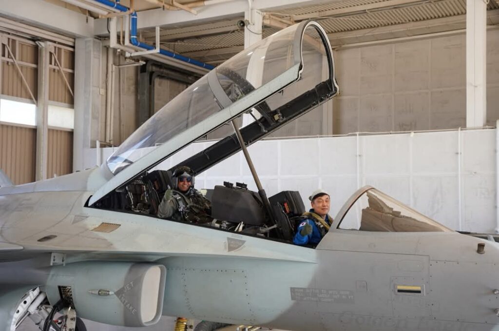 RMAF Chief Joins FA-50 Test Flight, Gets Up-Close Look at KF-21 ...