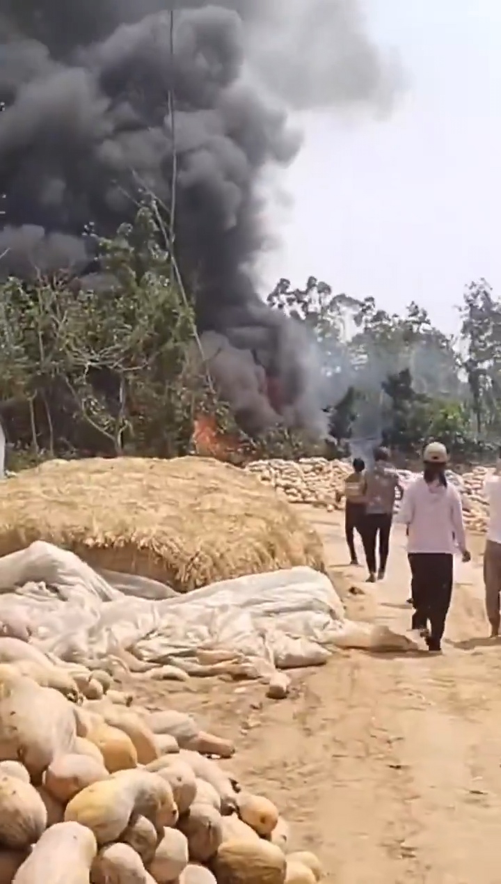 (VIDEO) Chinese J-15 Fighter Jet Crashes During Training Mission in ...