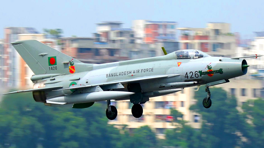 Jet Pejuang F-7 Terhempas di Dhaka, 19 Terbunuh — Tragedi Dedah ...