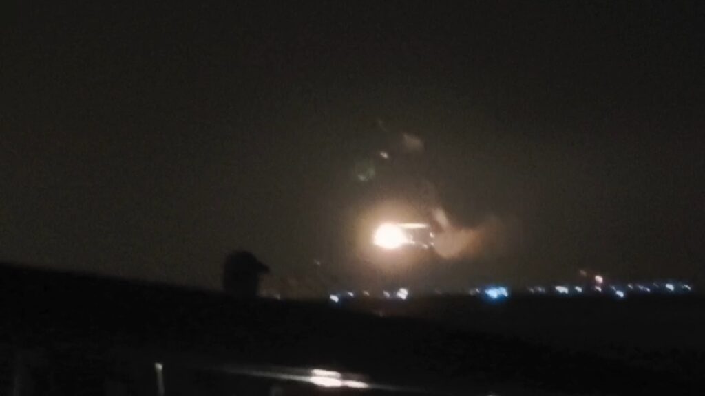 RMAF F/A-18D Hornet Engine Catches Fire During Take-Off - Defence ...