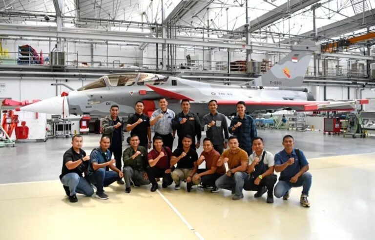 Gambar Pesawat Pejuang Rafale B Indonesia di Landasan di Bordeaux Untuk ...