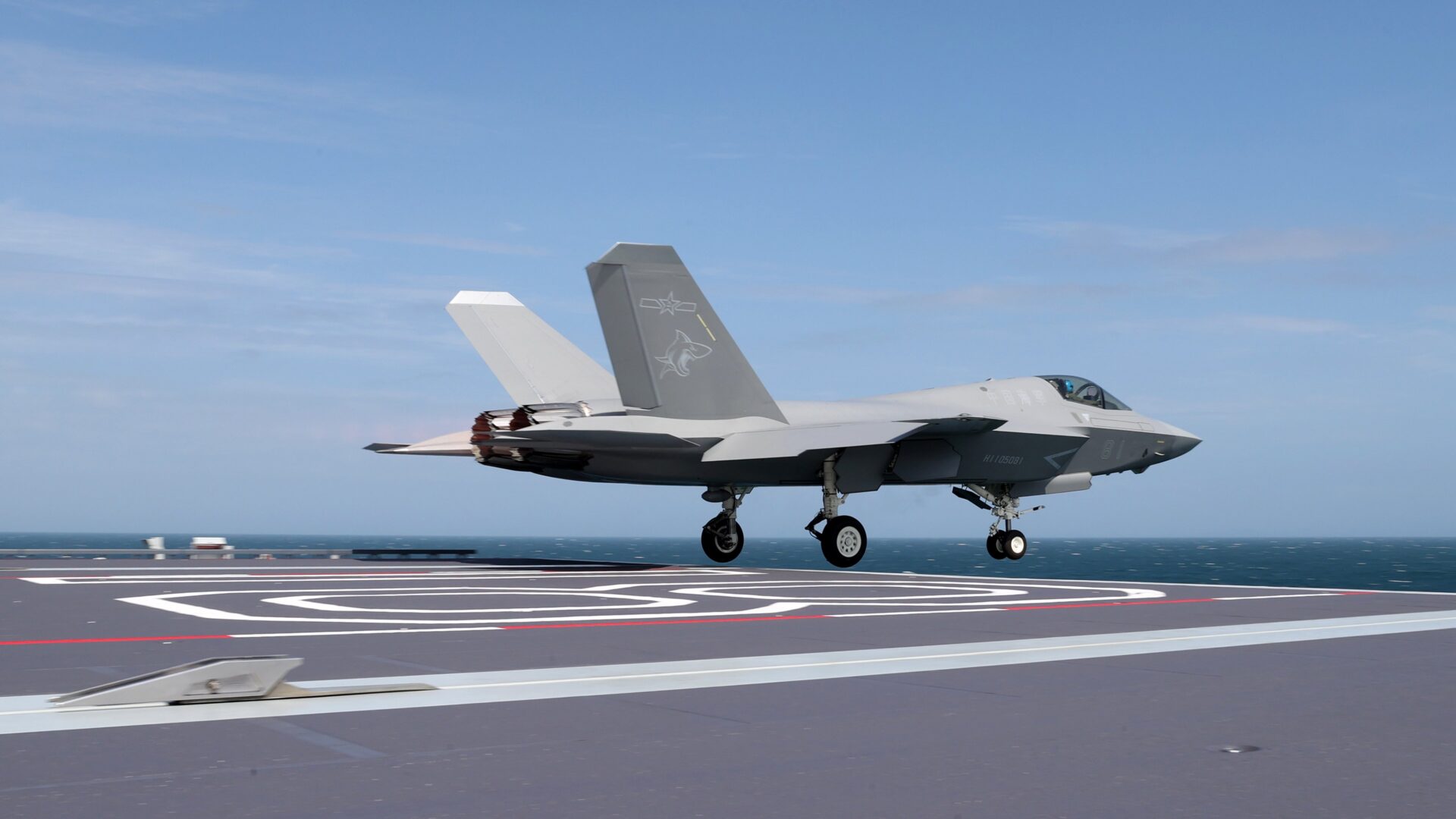 (VIDEO) PLAN Releases New Footage EMALS Launch Footage of J-35 Stealth ...