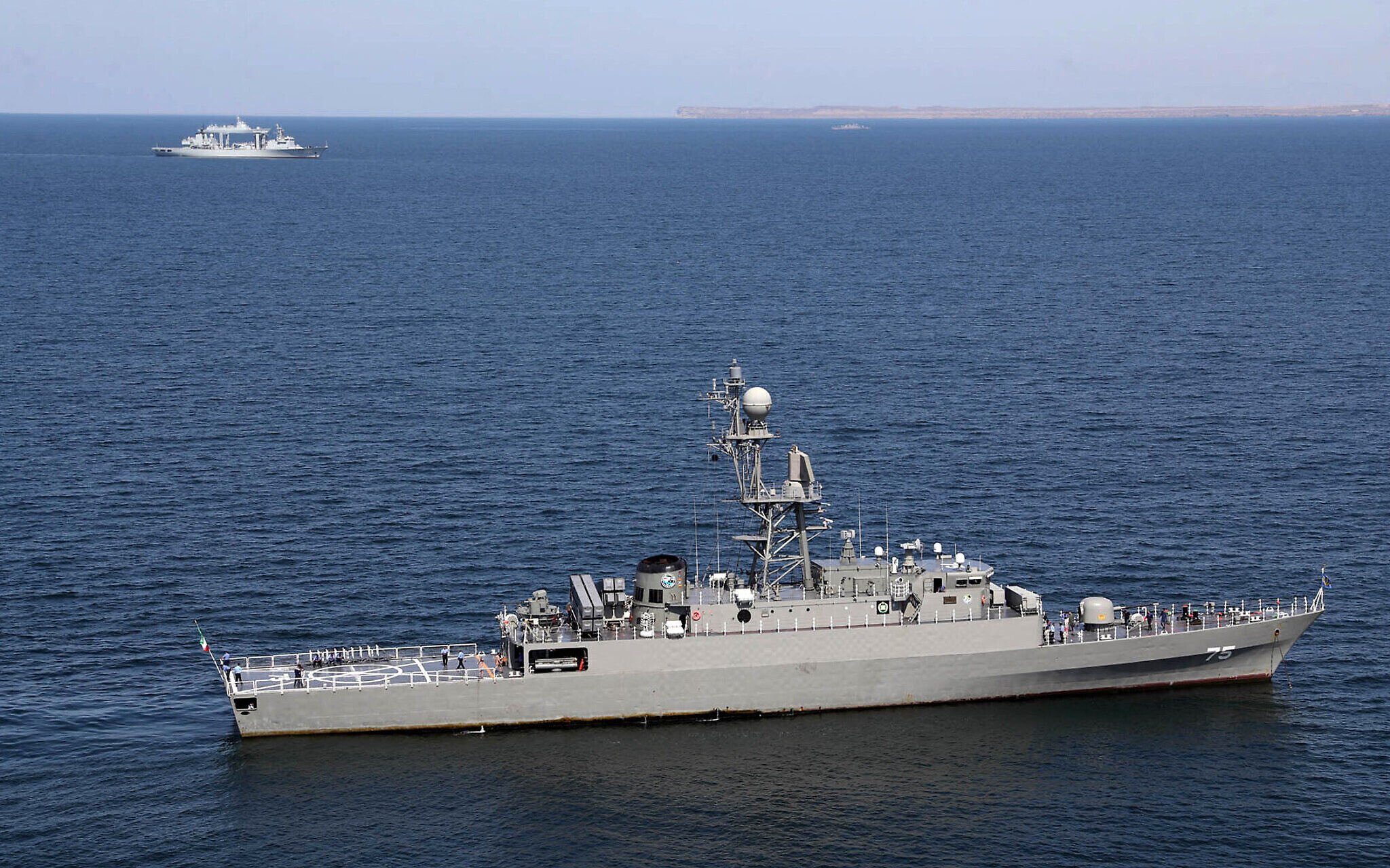 Kapal Selam Tentera Laut AS Tenggelamkan Frigat Iran IRIS Dana ...
