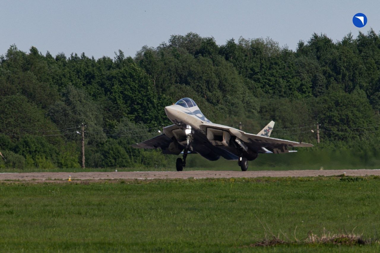 Russia Unveils Su-57D “Drone Commander”: New Two-Seat Stealth Fighter ...