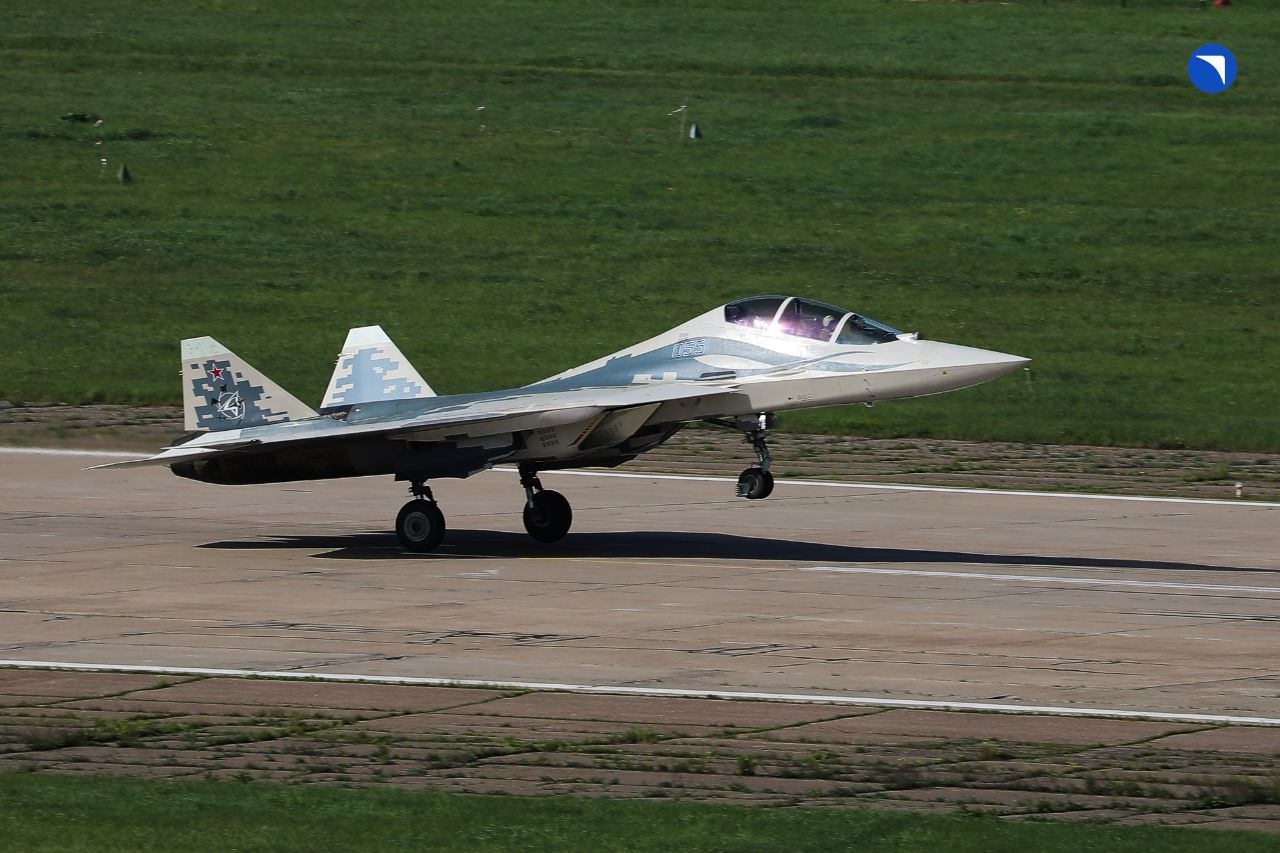 Russia Unveils Su-57D “Drone Commander”: New Two-Seat Stealth Fighter ...